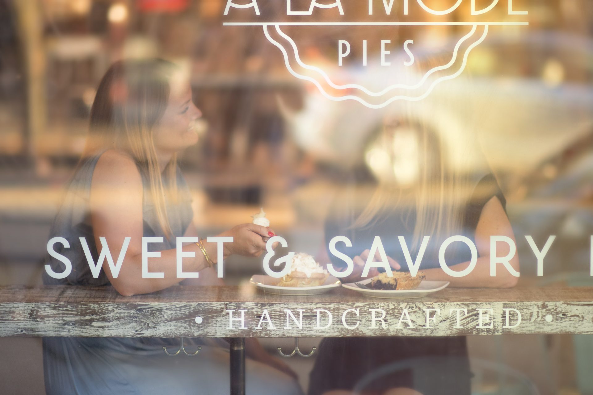 A La Mode Pies – Column